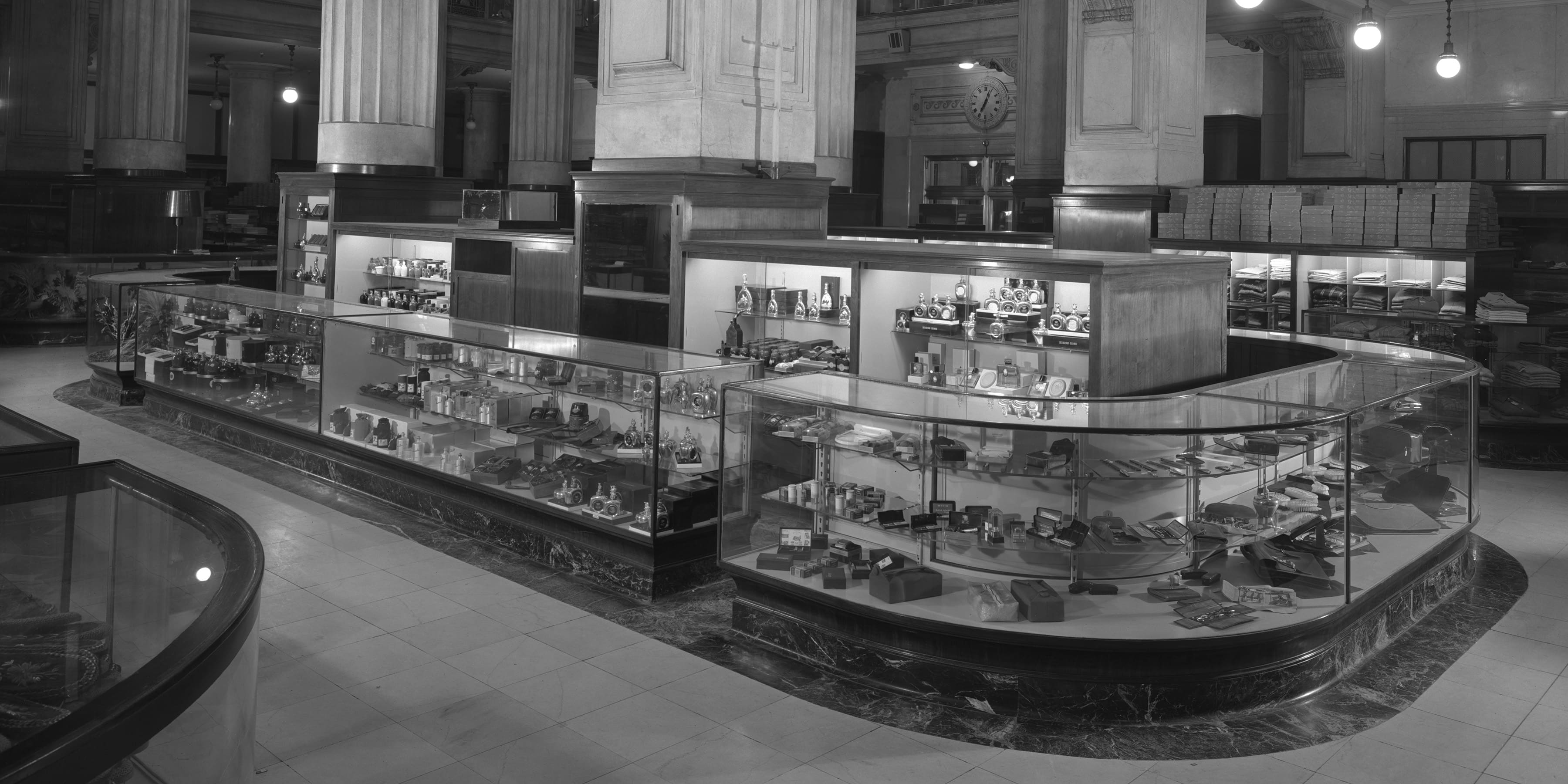 Photos: See the Charming Window and Floor Displays at Marshall Field’s ...