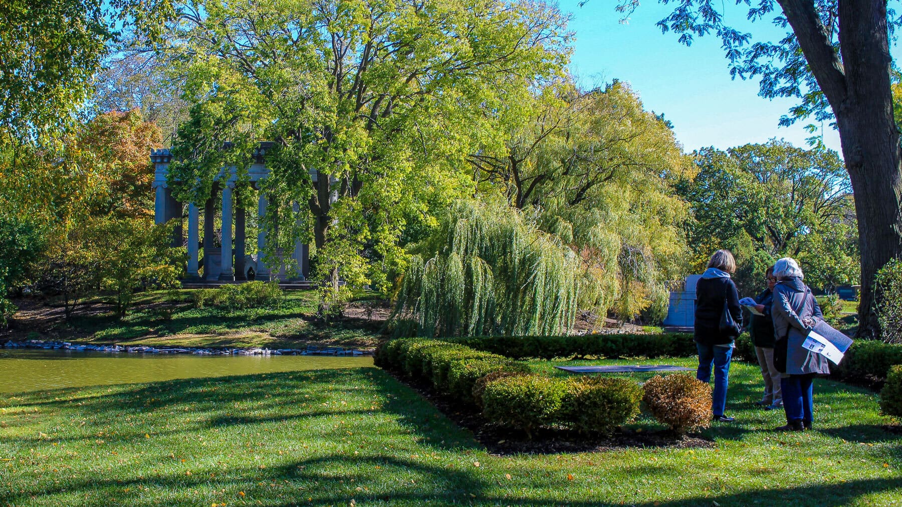 More Chicagoans are Using Graceland Cemetery as an Urban Greenspace ...